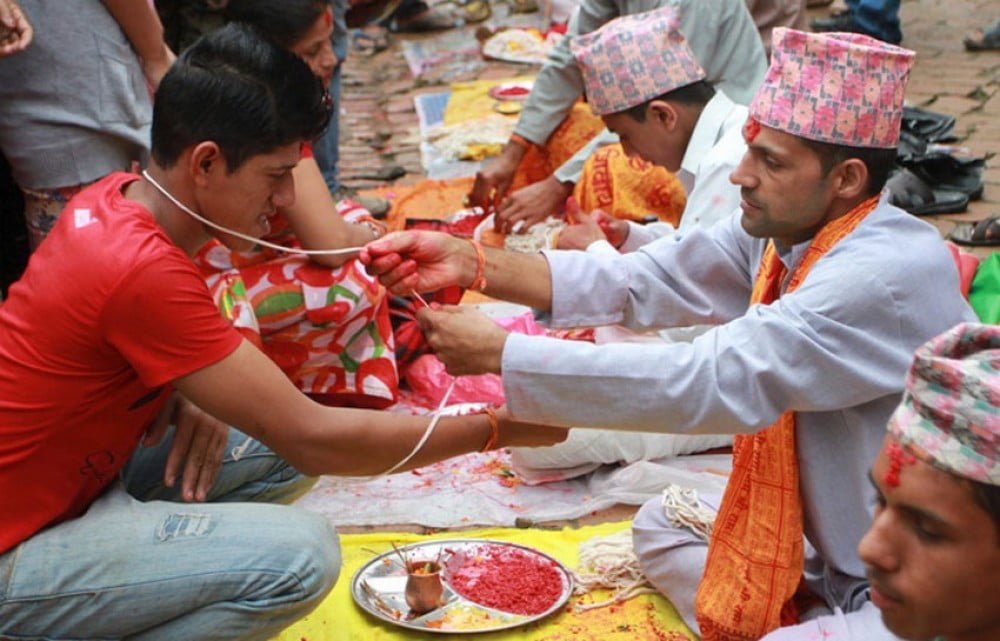 किन बाँधिन्छ हातमा डोरो, किन फेरिन्छ जनै ? - Himal Post Himal Post